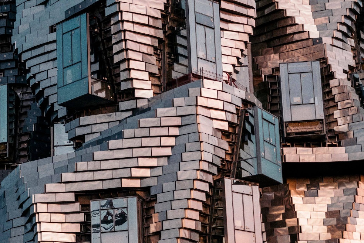 Torre Luma, la reinterpretación de 'La noche estrellada' de Frank Gehry