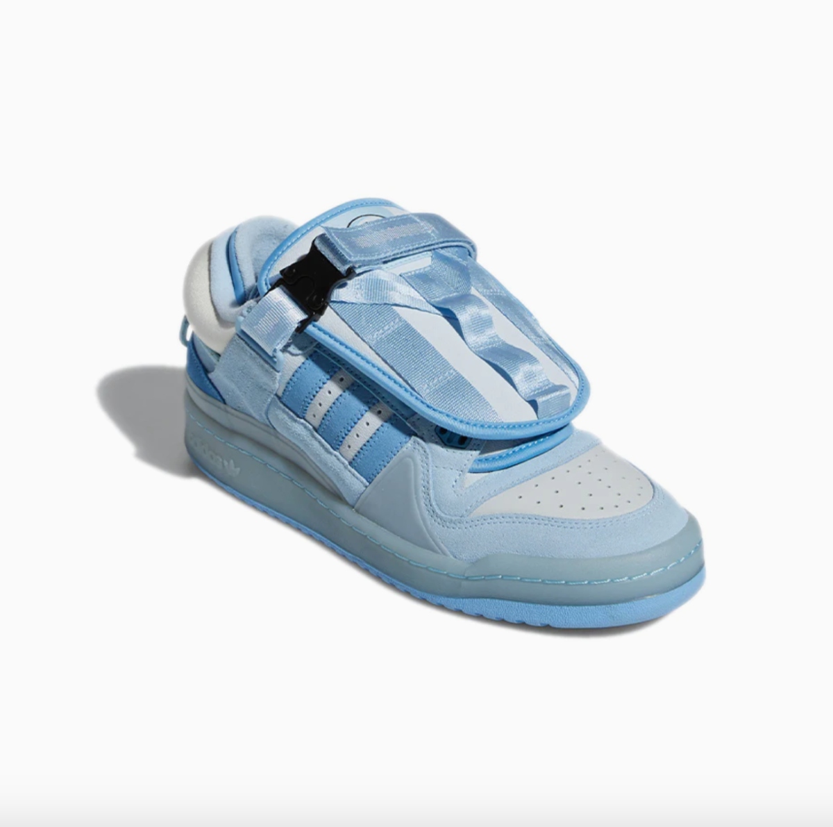 Adidas y Bad Bunny lanzan los tenis azules más bellos